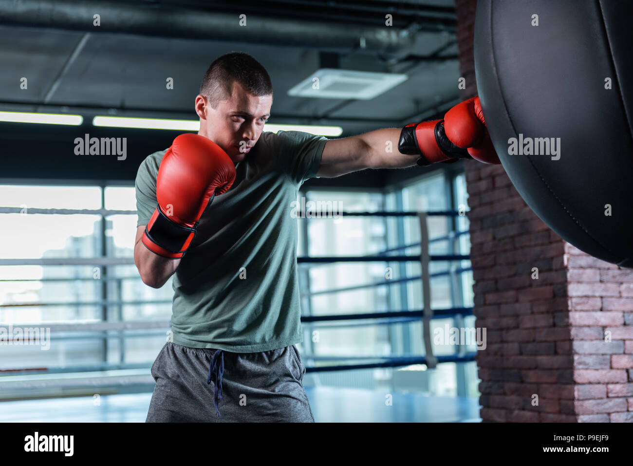 Female boxing match hi-res stock photography and images - Alamy