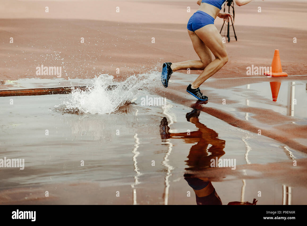 Women running steeplechase hi-res stock photography and images - Alamy