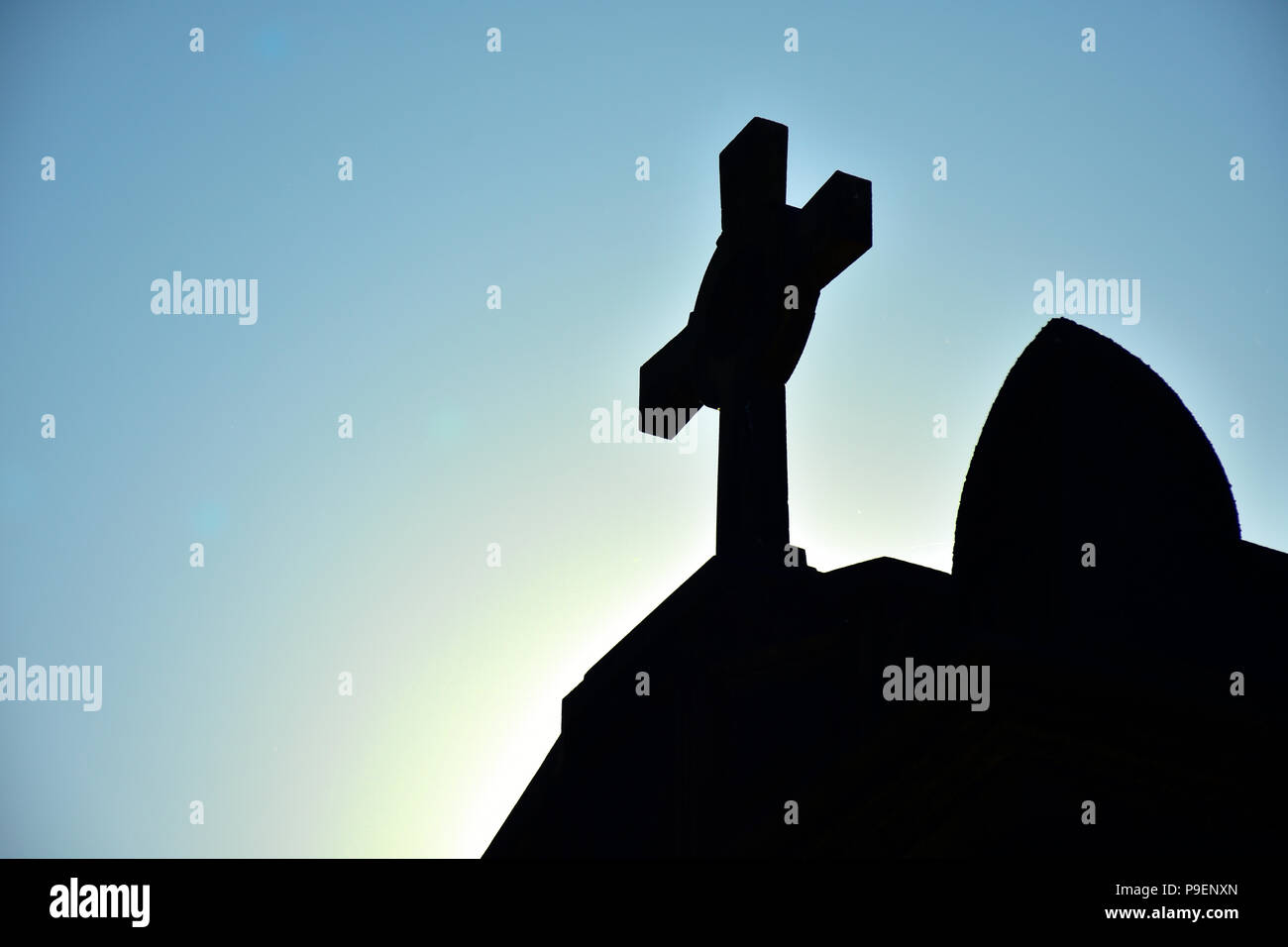 Headstone sun hi-res stock photography and images - Alamy