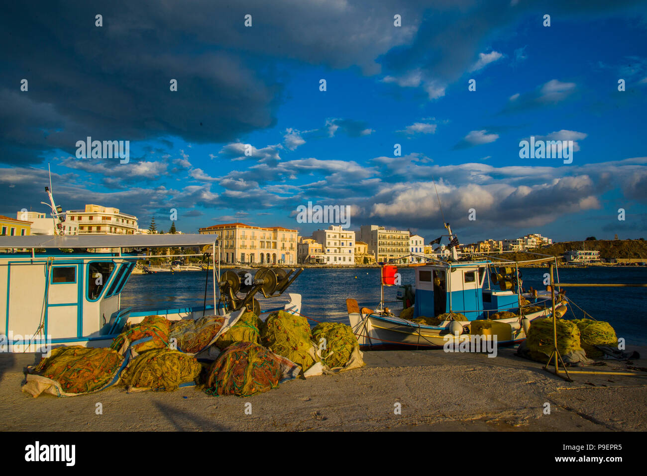 Tinos port hi-res stock photography and images - Alamy