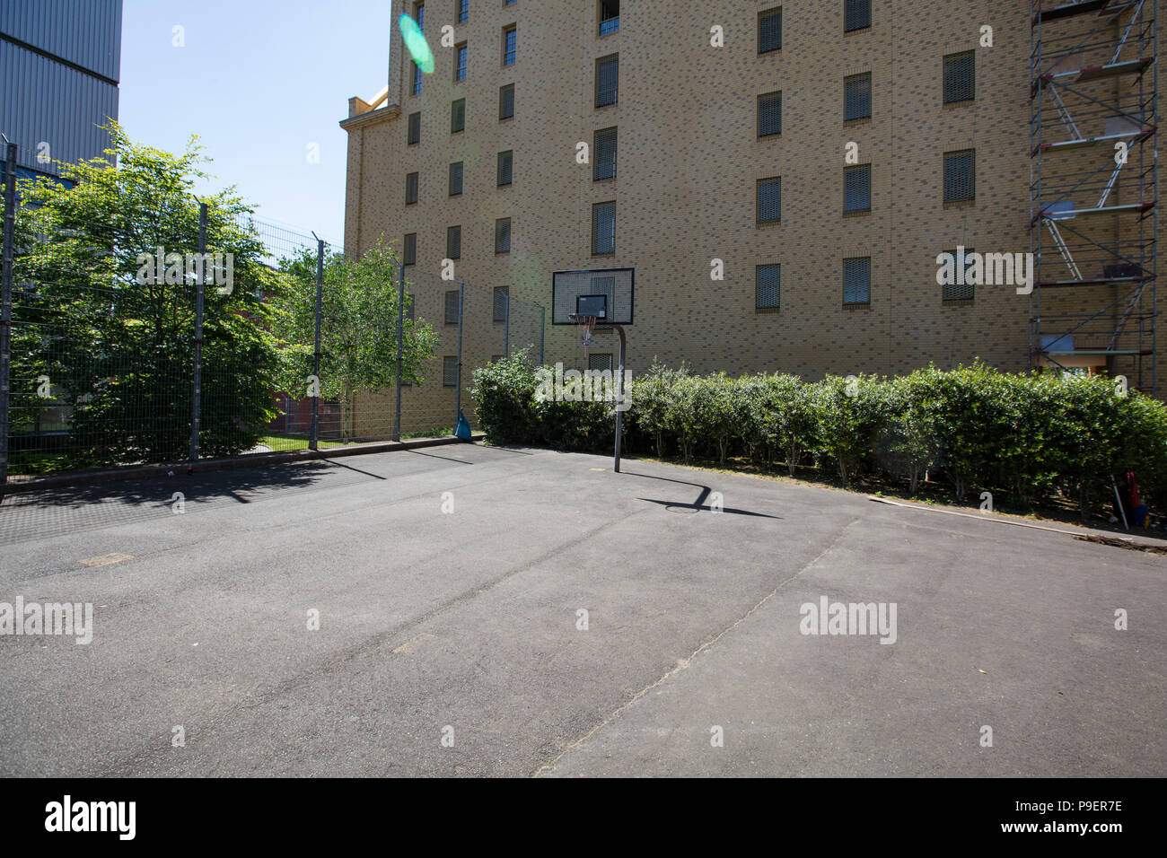 Concrete basketball court hi-res stock photography and images - Alamy