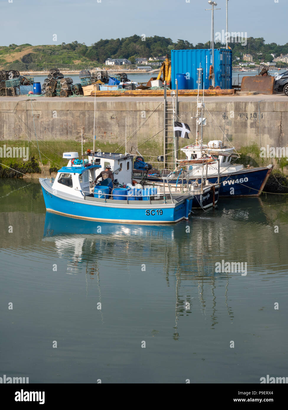 Padstow harbour fishing boat hi-res stock photography and images - Alamy