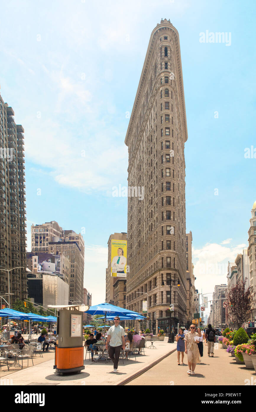 Urban scene flatiron building on hi-res stock photography and images ...