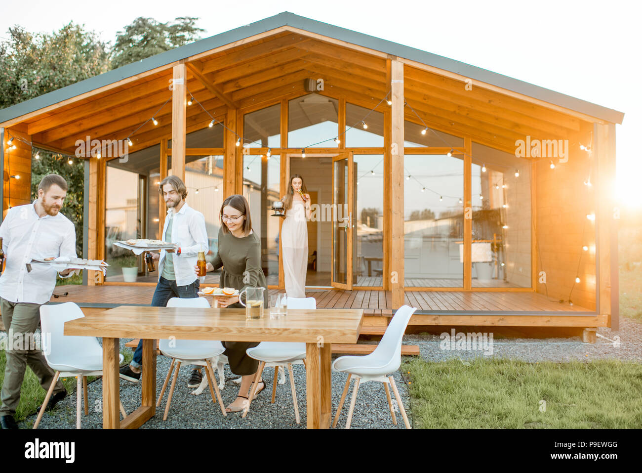 Group dinner house hi-res stock photography and images - Alamy