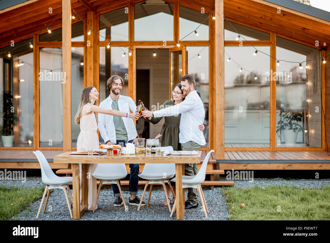 Friends house hi-res stock photography and images - Alamy