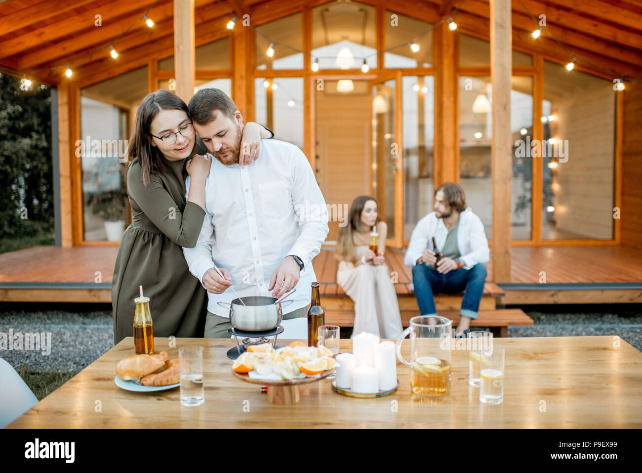 Friends house hi-res stock photography and images - Alamy