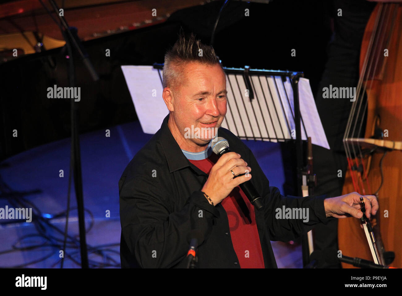 Nigel kennedy hi-res stock photography and images - Alamy