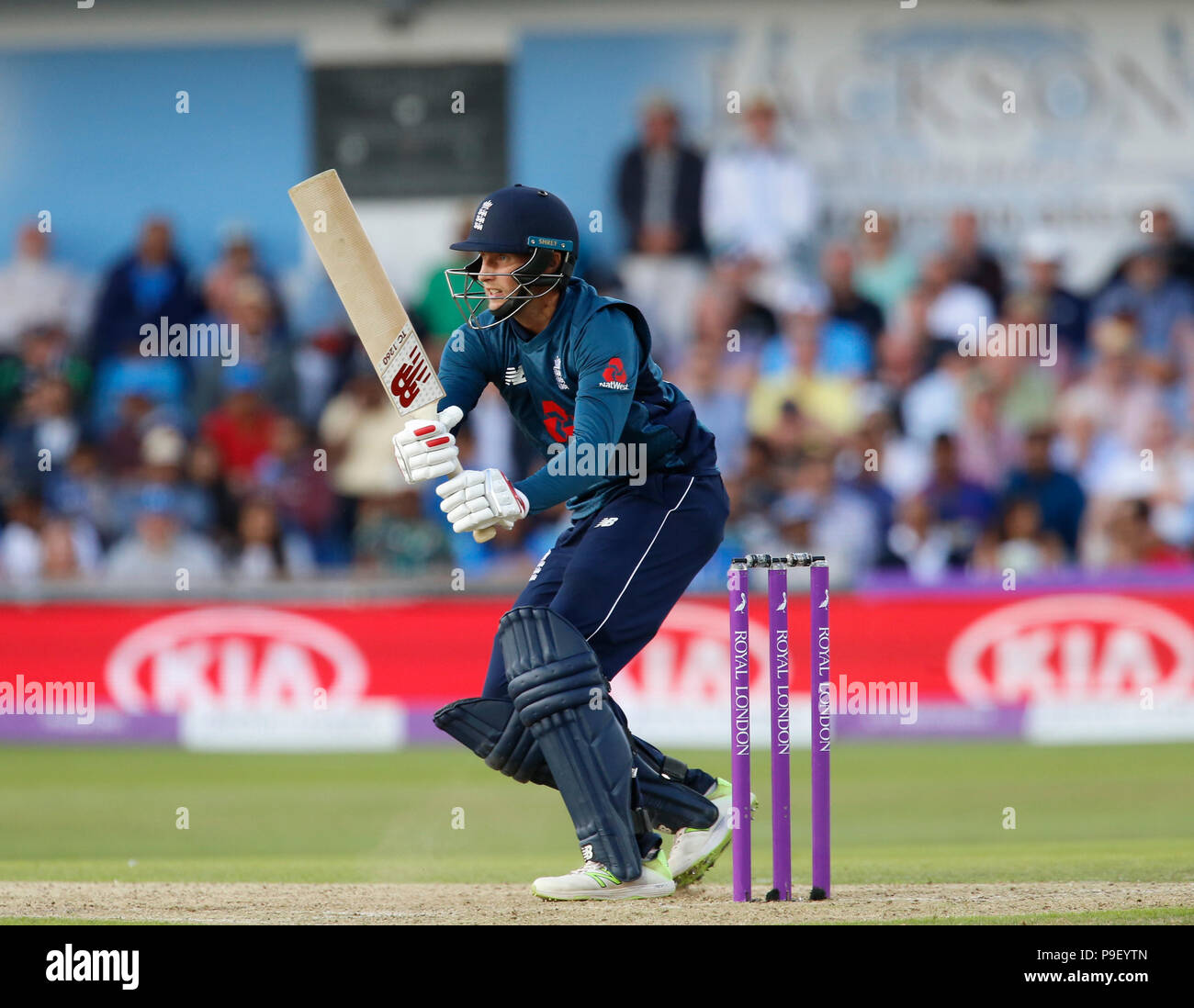 Joe root century versus india hi-res stock photography and images - Alamy