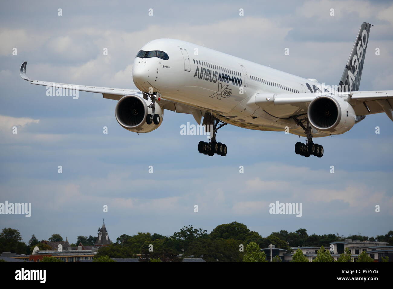 Big aircraft hi-res stock photography and images - Alamy