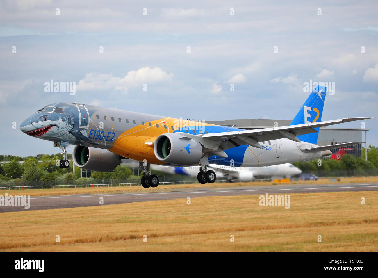 Embraer e190 e2 hi-res stock photography and images - Alamy
