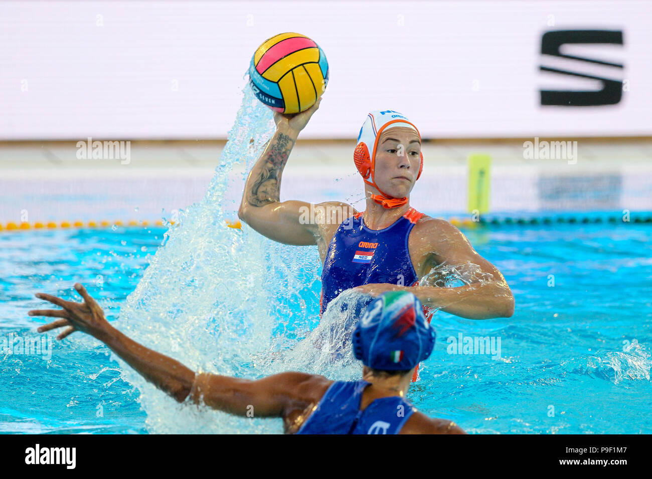 Water polo women team hi-res stock photography and images - Alamy