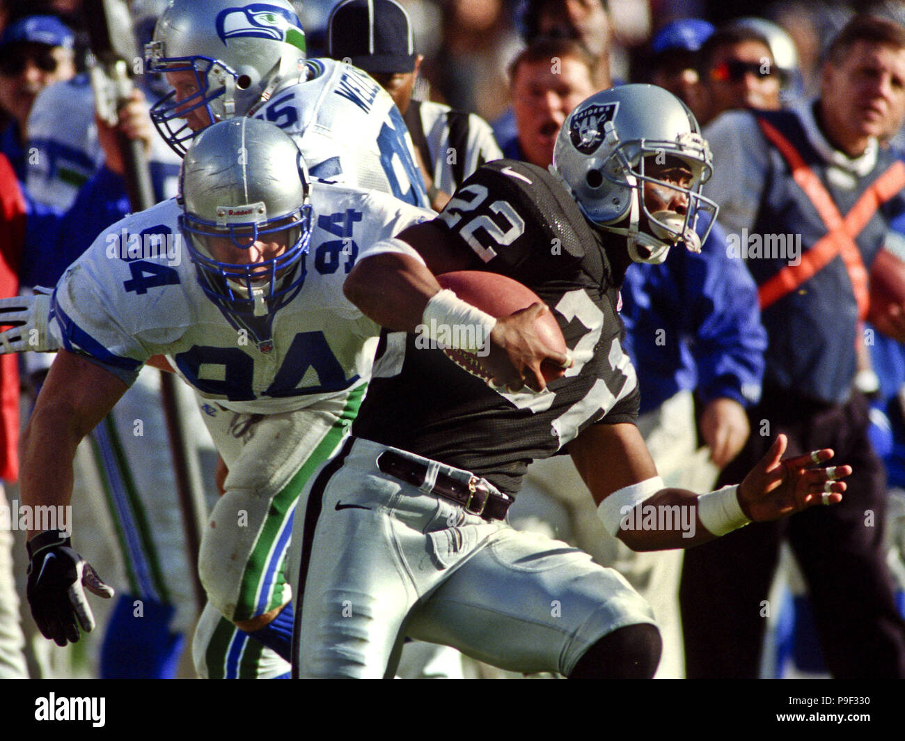 Oakland, California, USA. 15th Nov, 1998. Oakland Raiders vs. Seattle ...
