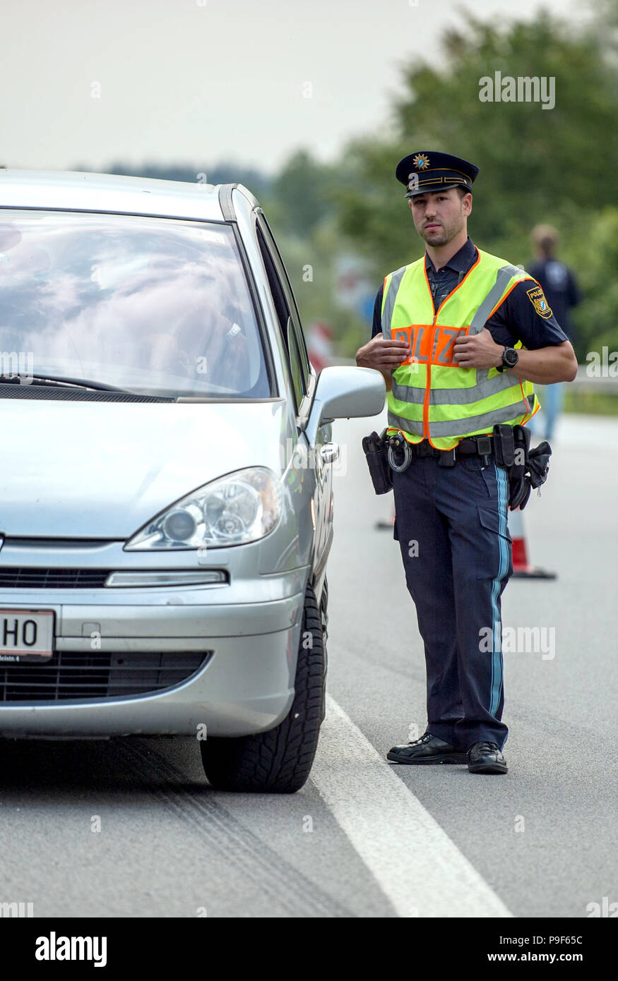 Kirchdorf, Germany. 18th July, 2018. An officer of the Bavarian border ...
