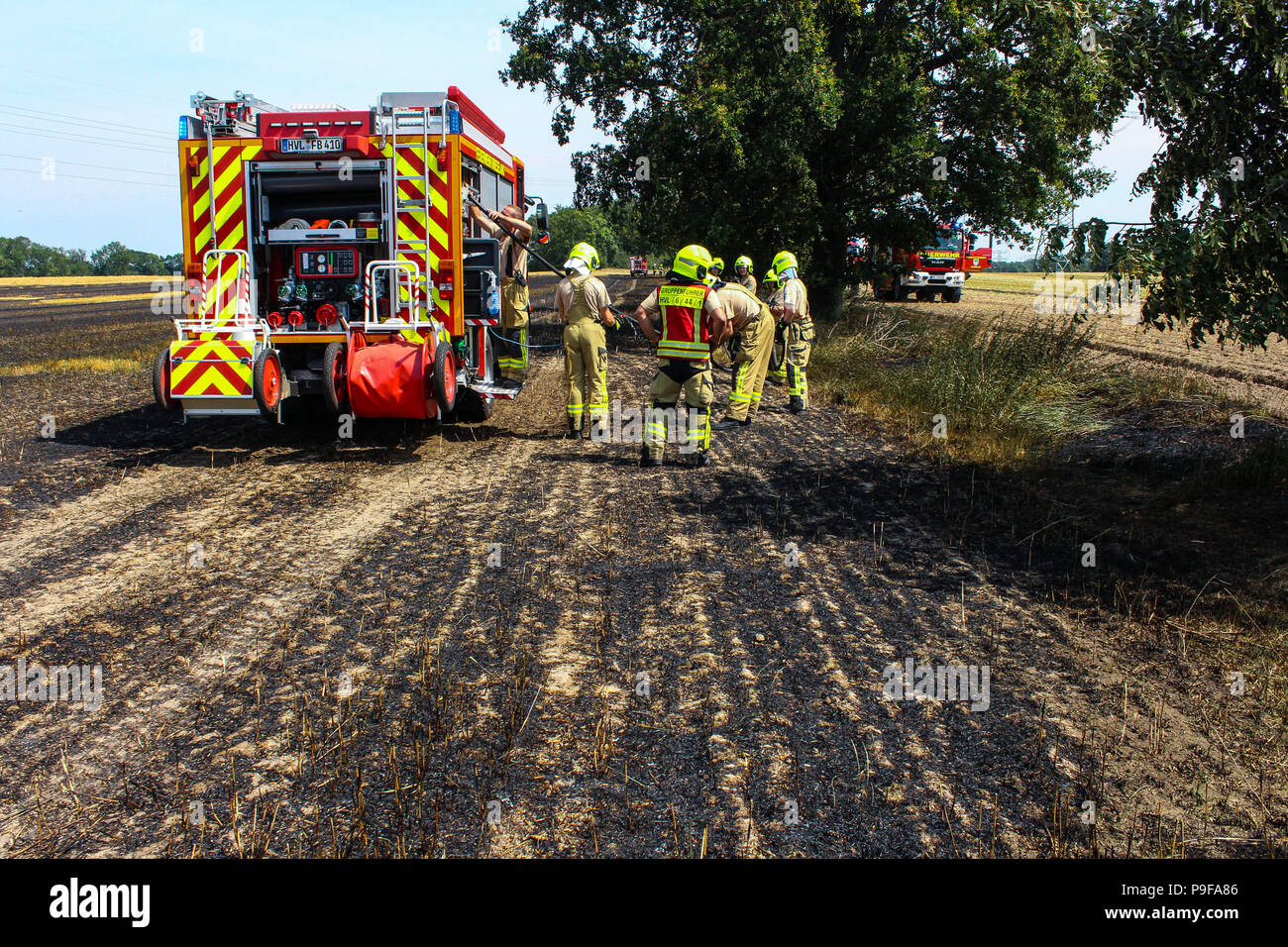 Brieselang, Germany. 18th July, 2018. Fire officers standing next to ...
