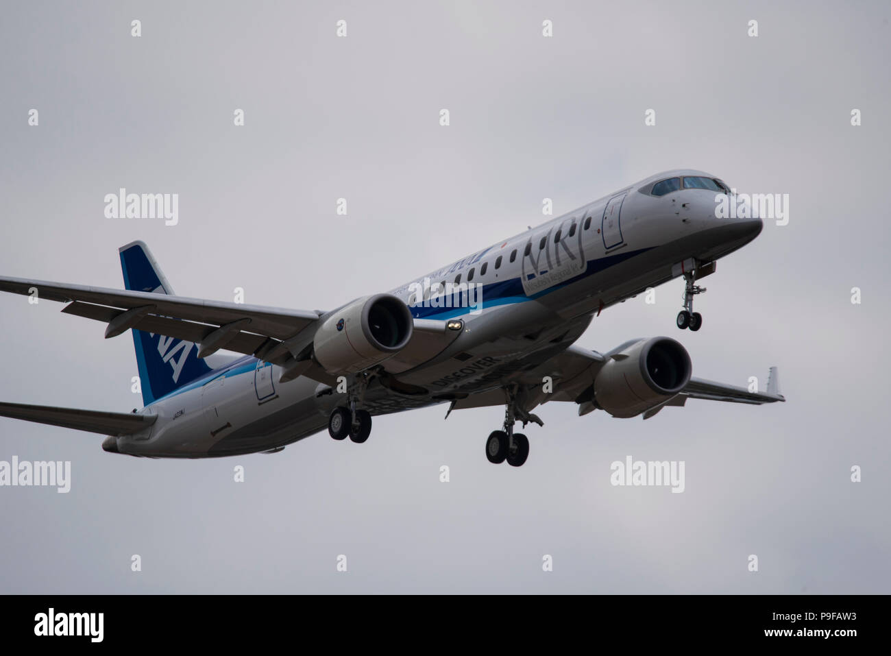 Flying airliner hi-res stock photography and images - Alamy