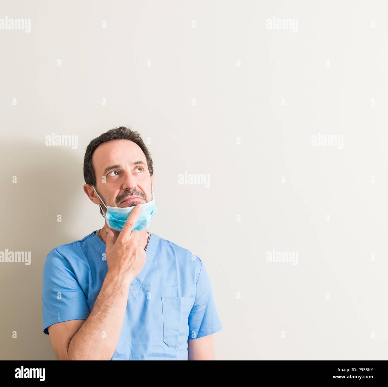 Senior nurse hospital confused hi-res stock photography and images - Alamy