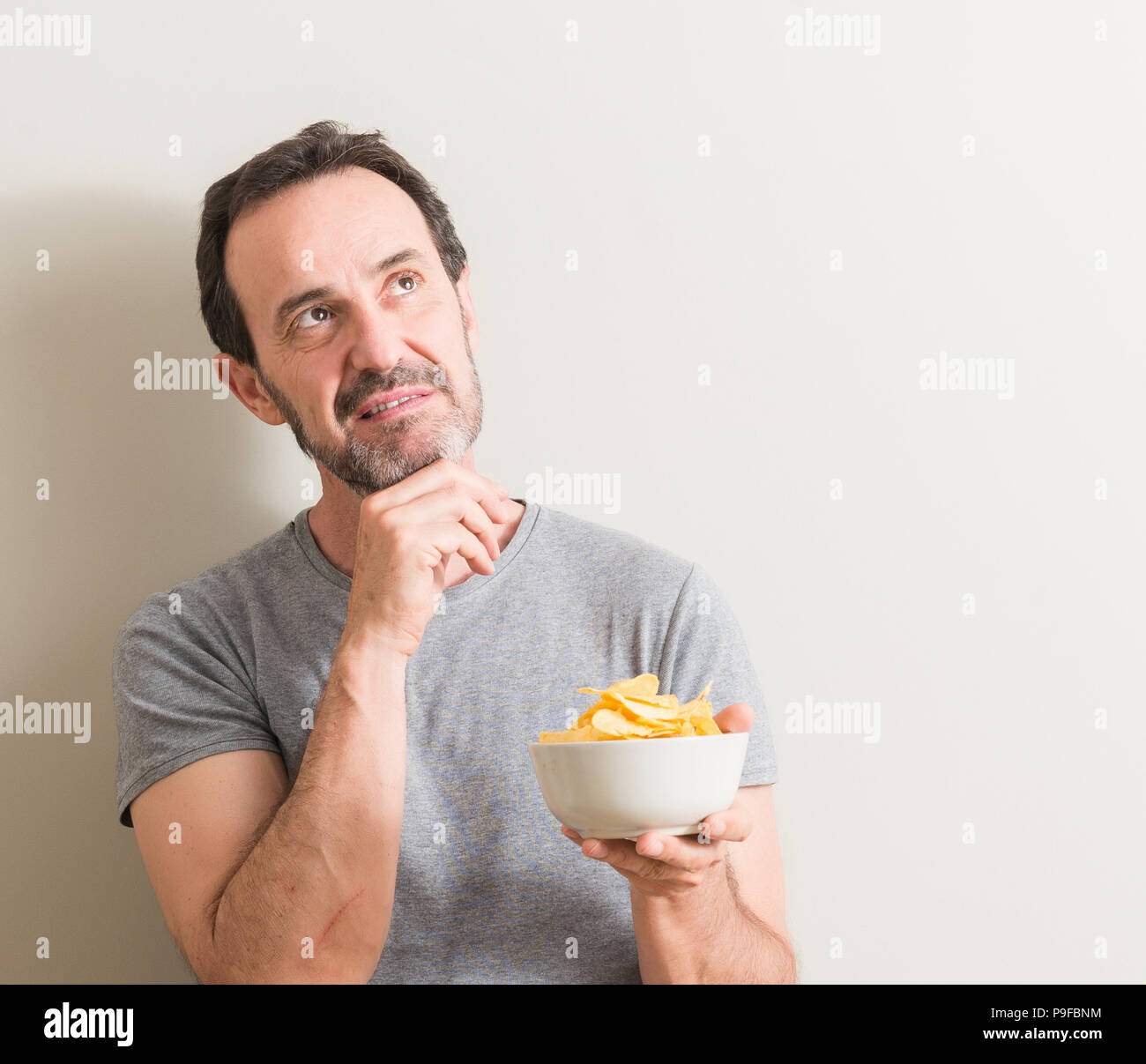 Man eating potato chips hi-res stock photography and images - Alamy