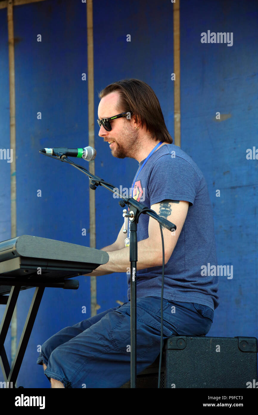 Keyboard player with Stuart Layzell on stage at the Bodfest music ...