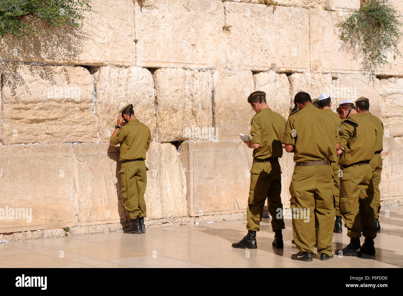 Israeli soldier praying western wall hi-res stock photography and ...