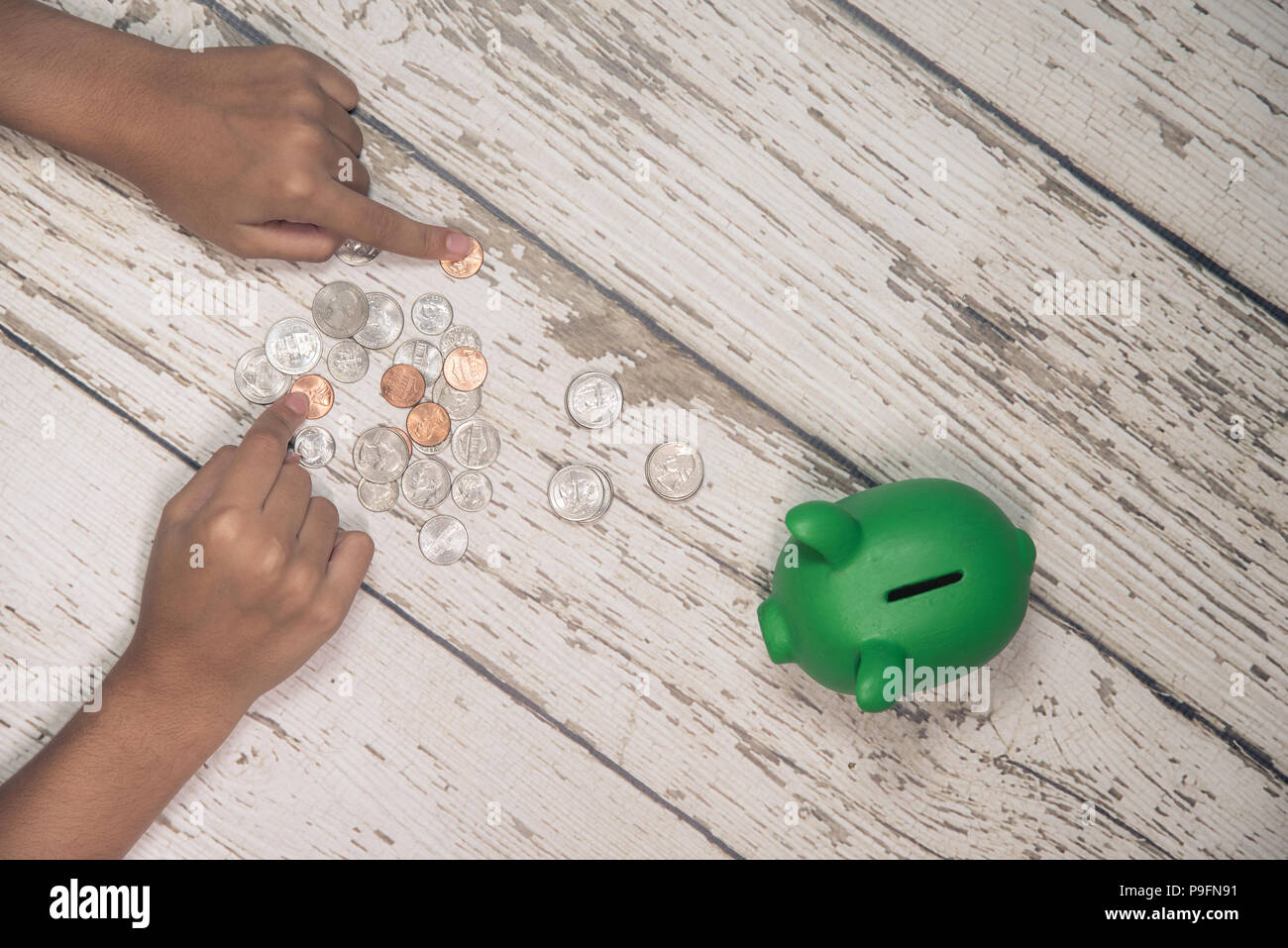 Young girls hands counting money from her piggy bank Stock Photo - Alamy