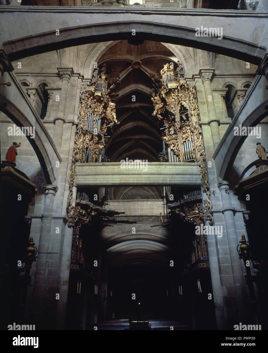 ORGANOS Y CONTRAFUERTES DE LA CATEDRAL DE TUY. Location: CATEDRAL, TUY ...