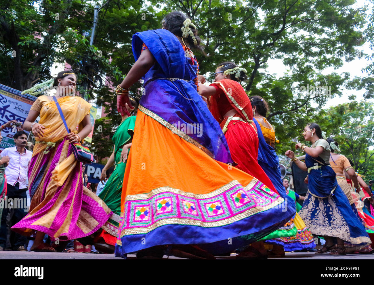 Dancers dancing in kolkata rathyatra festival hi-res stock photography ...