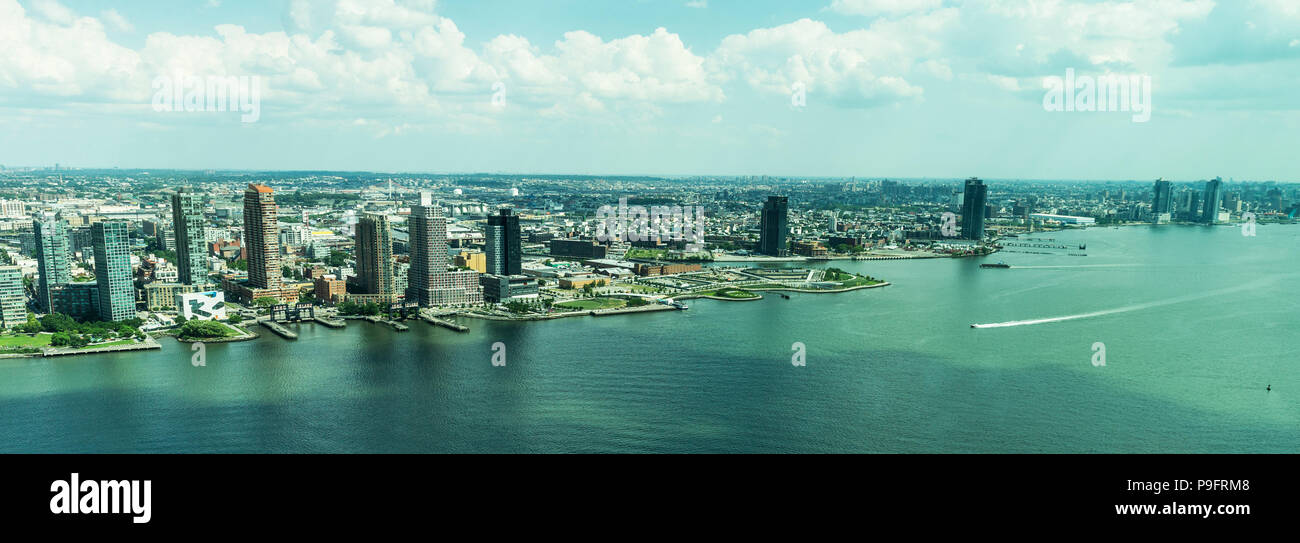 View of new development on Queens East river shore Stock Photo - Alamy