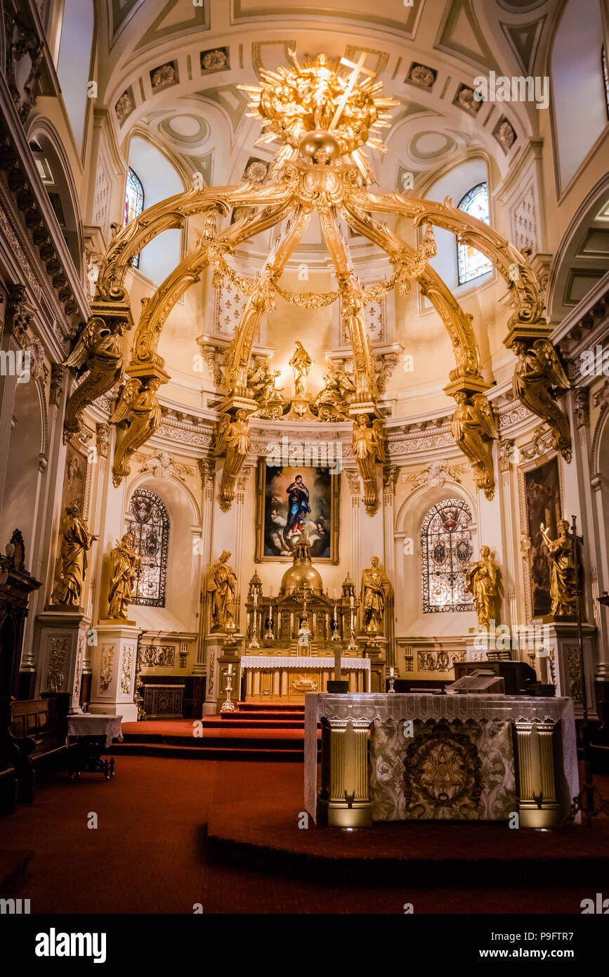 Basilica Notre Dame de Quebec Stock Photo - Alamy