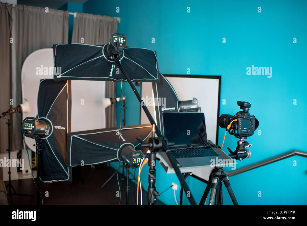 Behind the Scenes (BTS) of a real corporate photography headshots ...