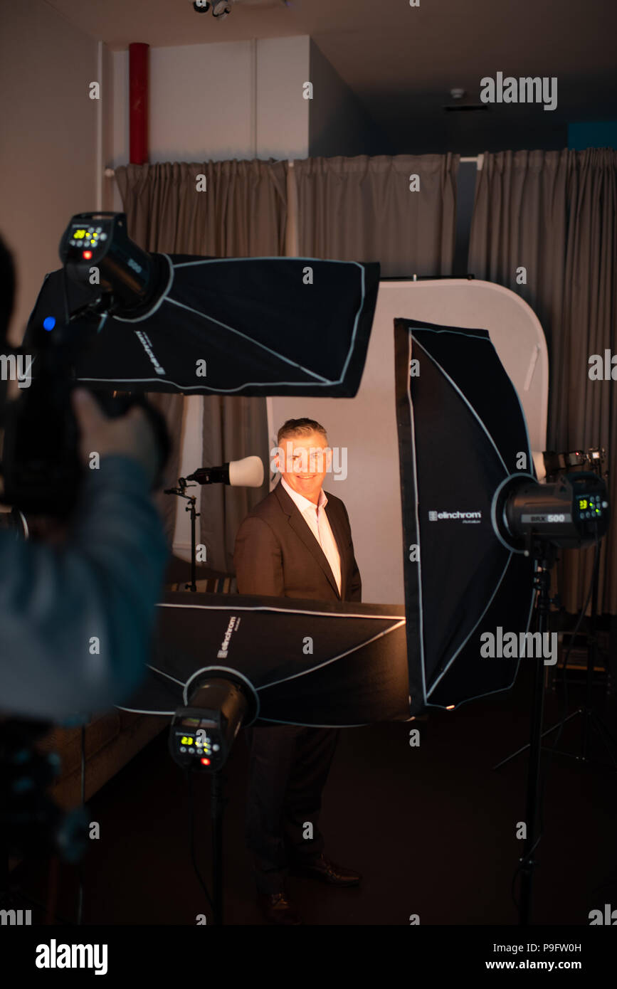 Behind the Scenes (BTS) of a real corporate photography headshots ...