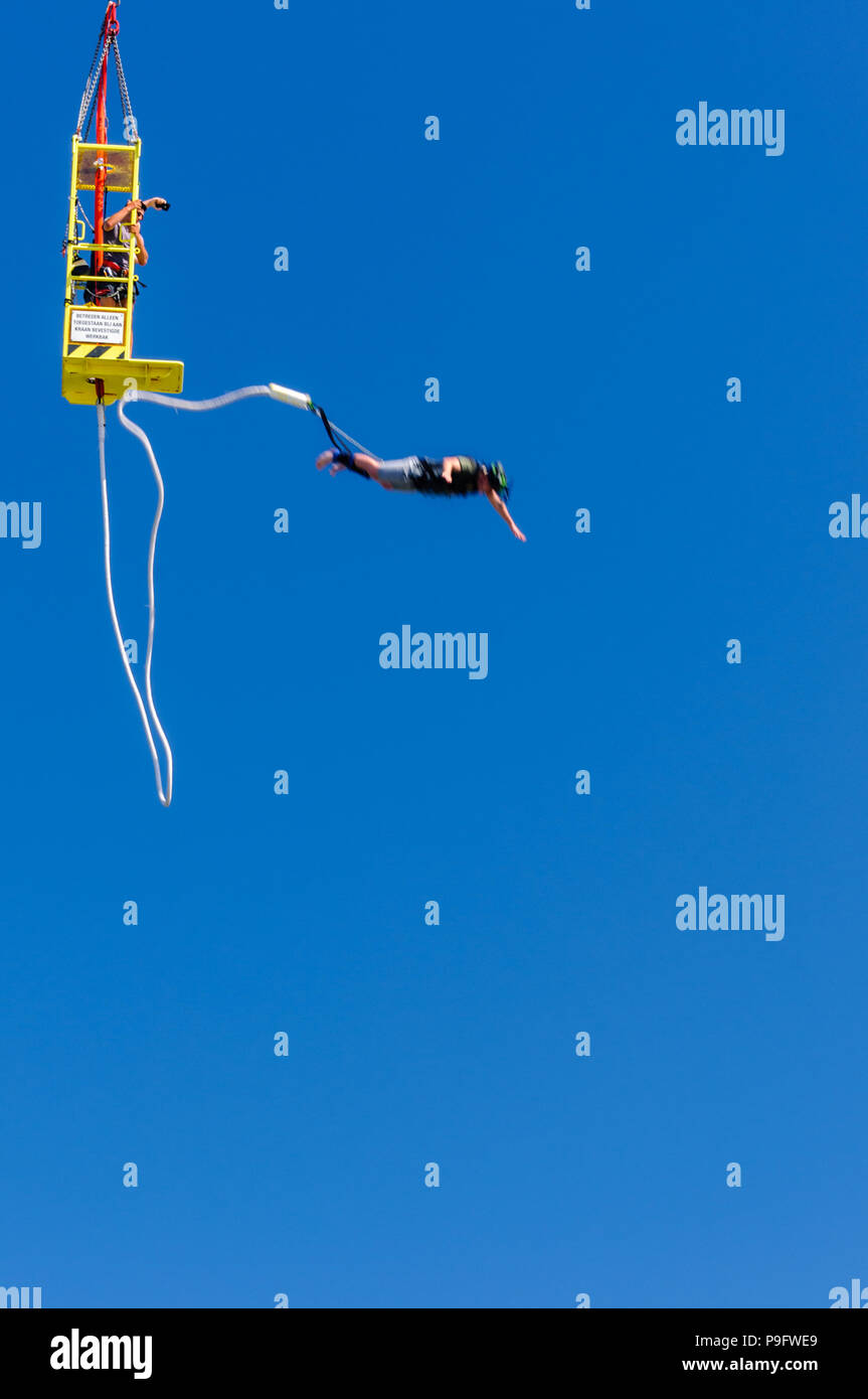 Bungie jumping hi-res stock photography and images - Alamy