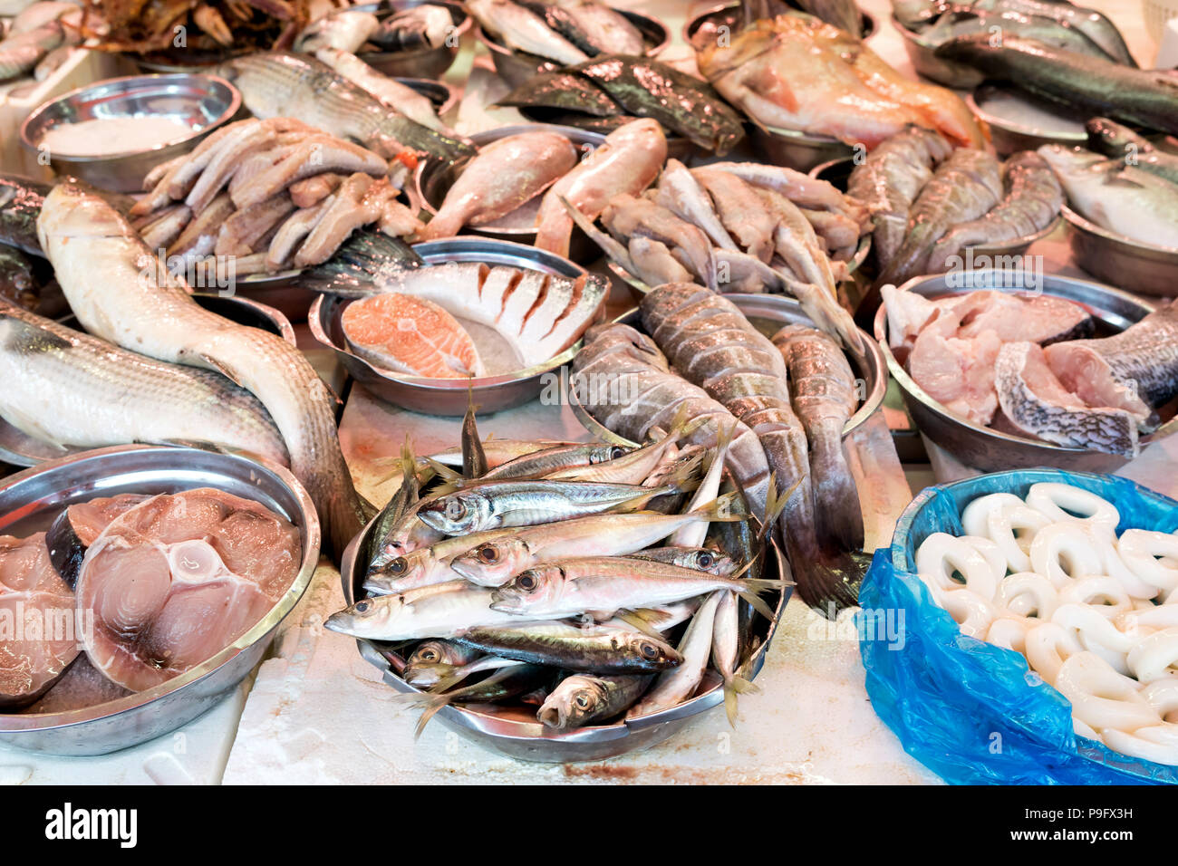 assortment of fresh fishes at fishmonger Stock Photo - Alamy