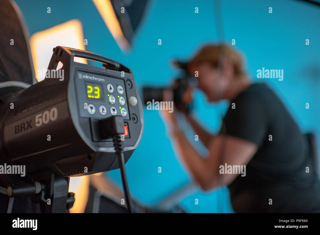 Behind the Scenes (BTS) of a real corporate photography headshots ...