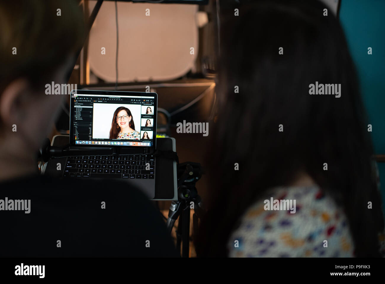 Behind the Scenes (BTS) of a real corporate photography headshots ...