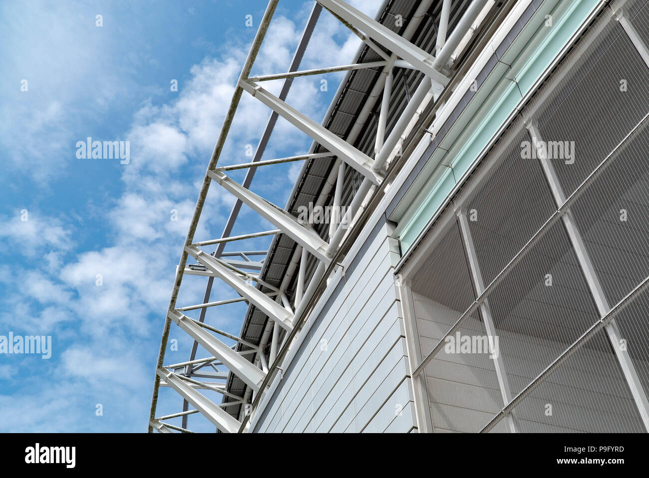Wembley stadium exterior hi-res stock photography and images - Alamy
