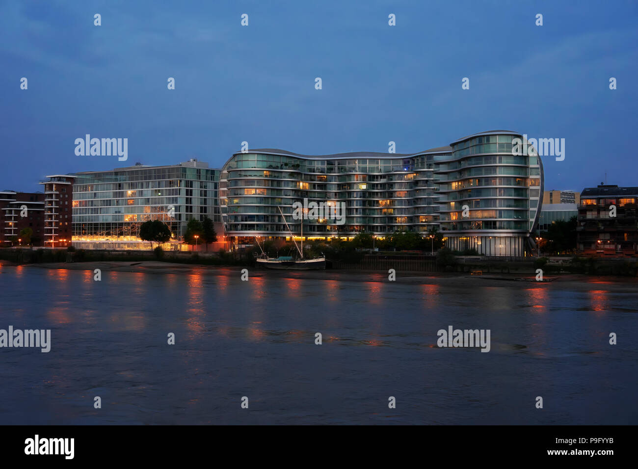 Old chelsea embankment hi-res stock photography and images - Alamy