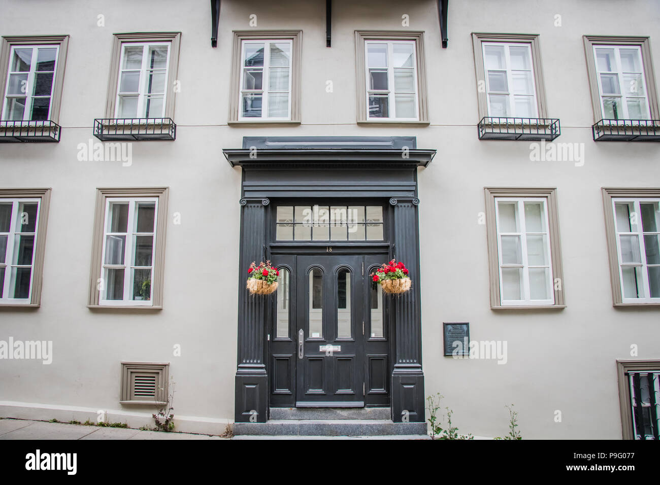 old quebec house architecture style exterior Stock Photo - Alamy