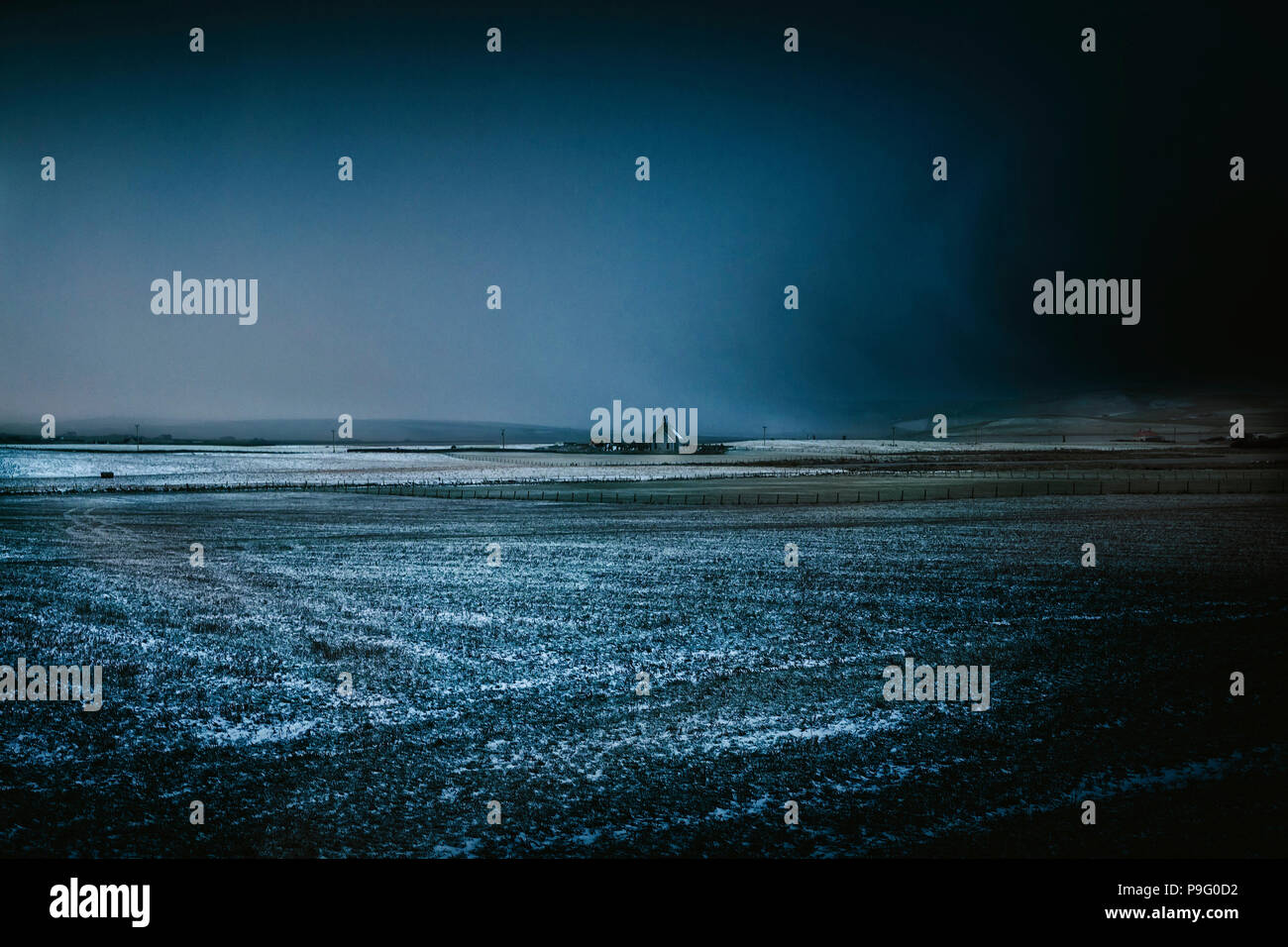 Distant farm house hi-res stock photography and images - Alamy