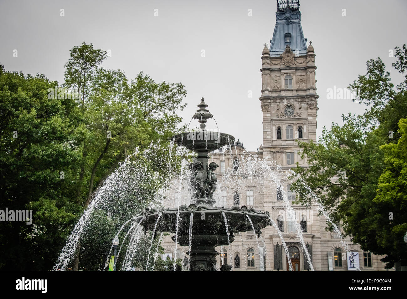 Fountain in front of building hi-res stock photography and images - Alamy