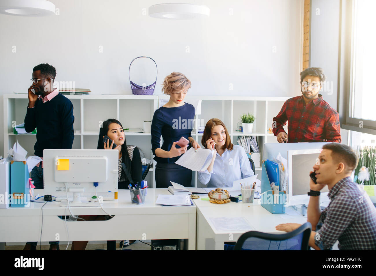 Lawyer client talk ethnic hi-res stock photography and images - Alamy