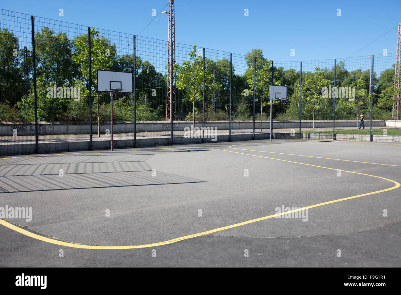 Basketball cage hi-res stock photography and images - Alamy