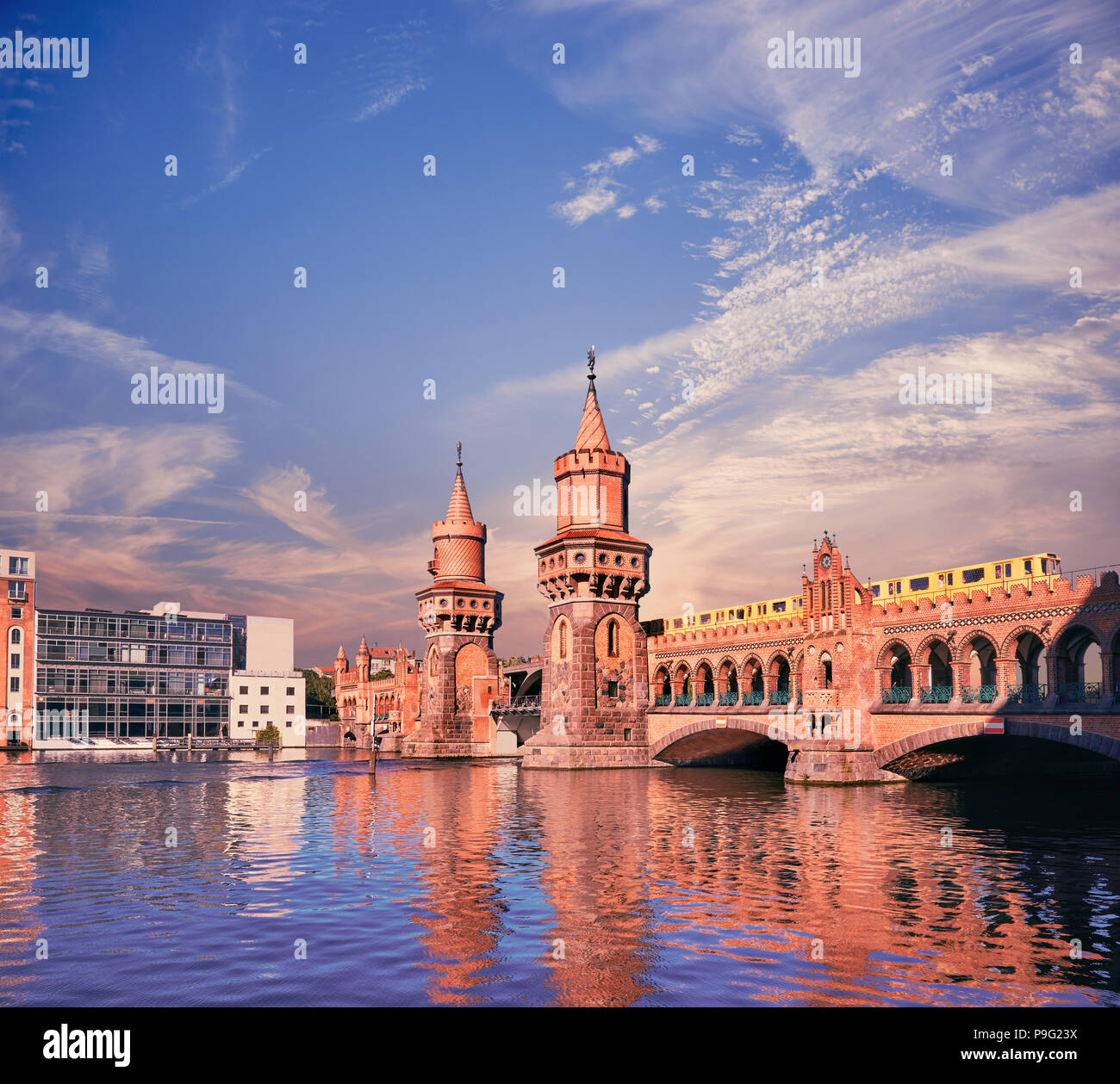 Oberbaumbruecke oberbaumbridge u bahn hi-res stock photography and ...