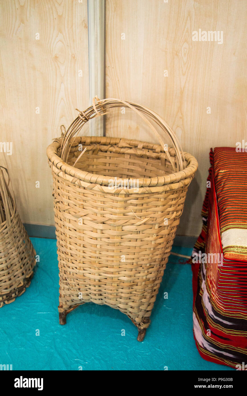 Empty wicker baskets are for sale in a market Stock Photo - Alamy