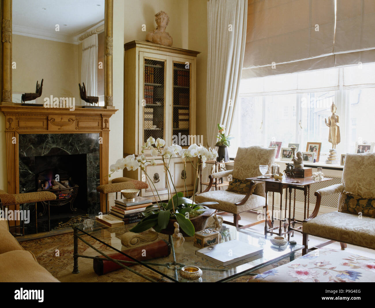 Traditional cream living room Stock Photo - Alamy Traditional cream living room Stock Photo - Alamy