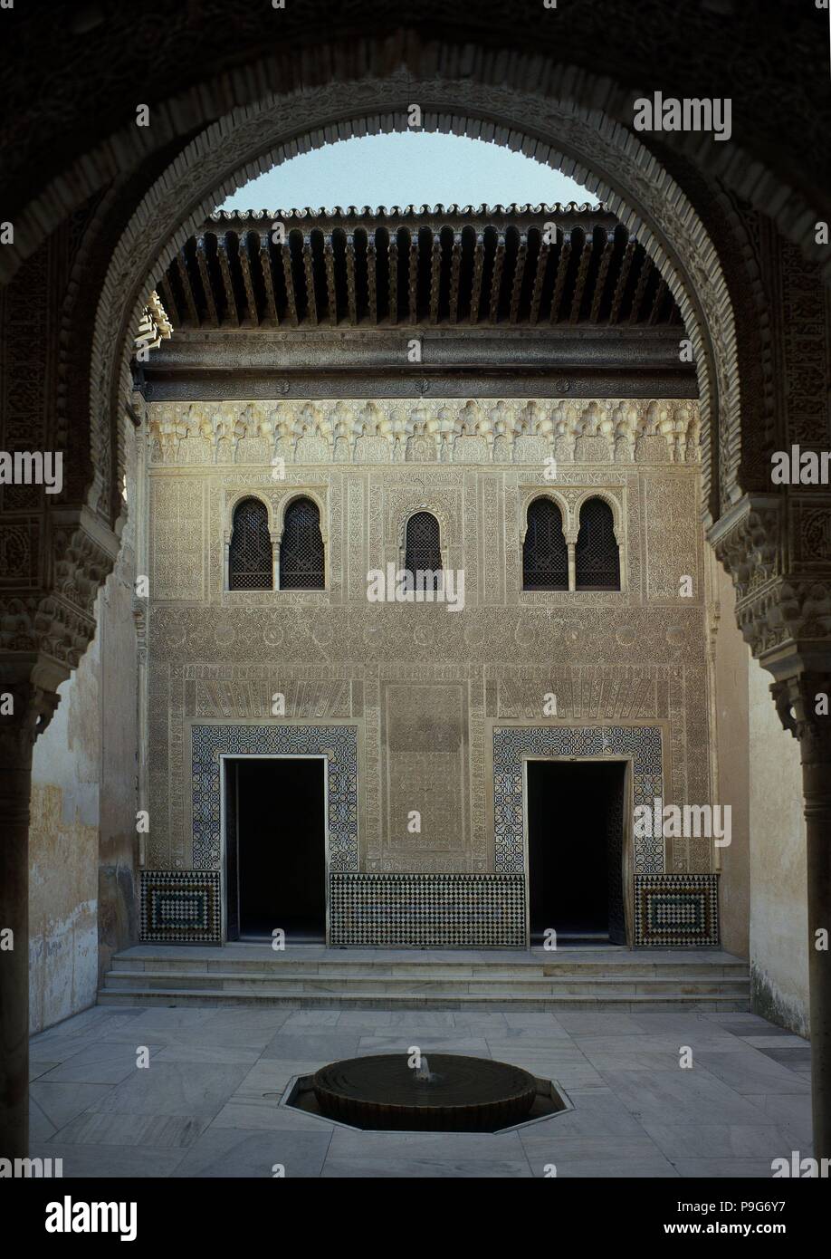 PALACIO DE COMARES - PATIO DEL CUARTO DORADO - SIGLO XIV. Location ...