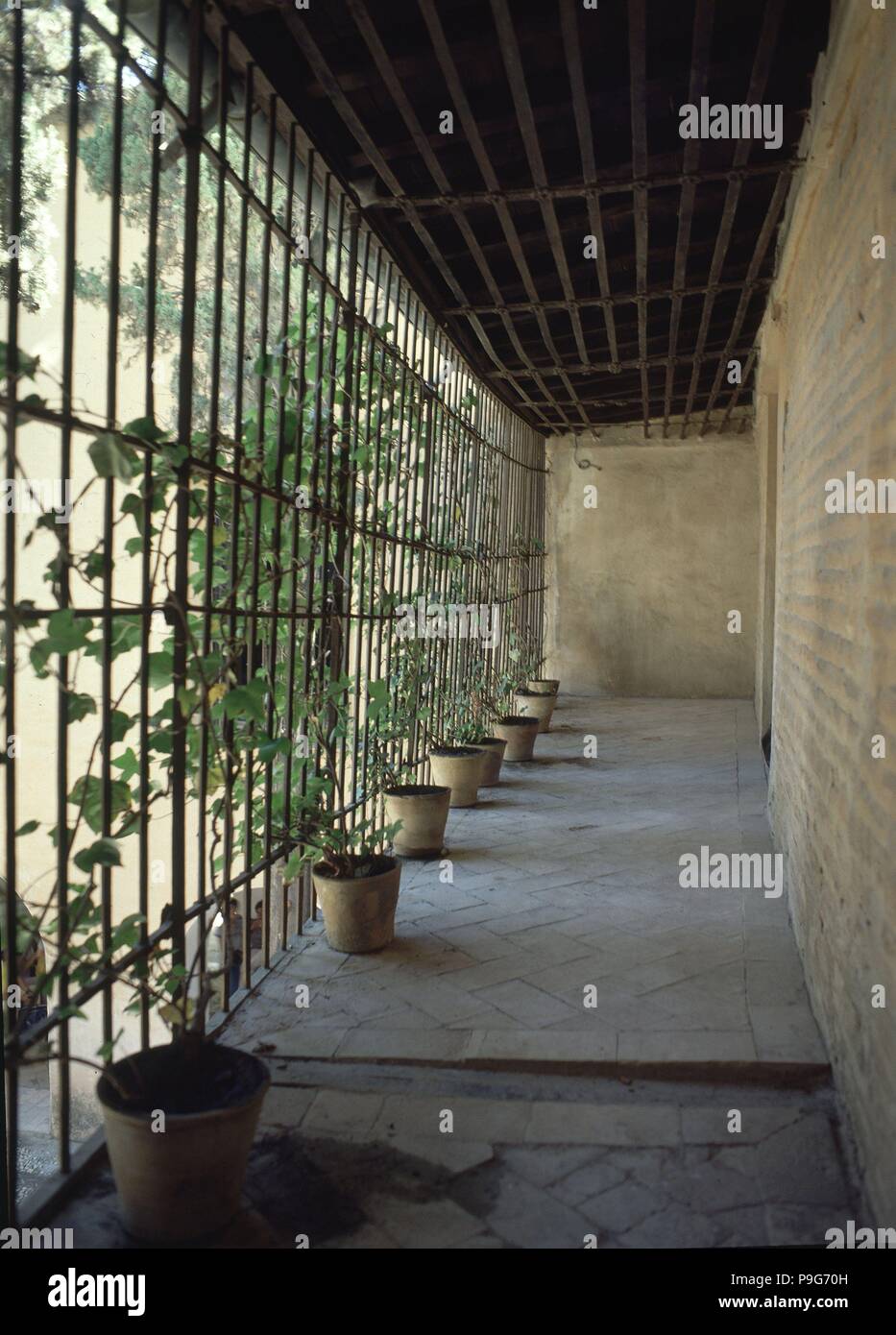 PATIO DE LA REJA - GALERIA SUPERIOR. Location: ALHAMBRA-PATIO DE LA ...