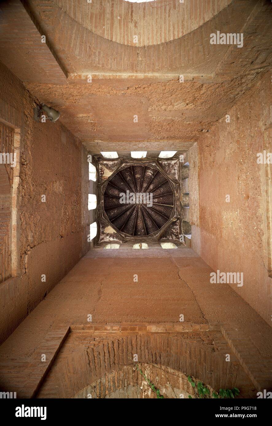 VISTA DE LA CUPULA GALLONADA EN LADRILLO DE LA TORRE DE LA RAUDA ...