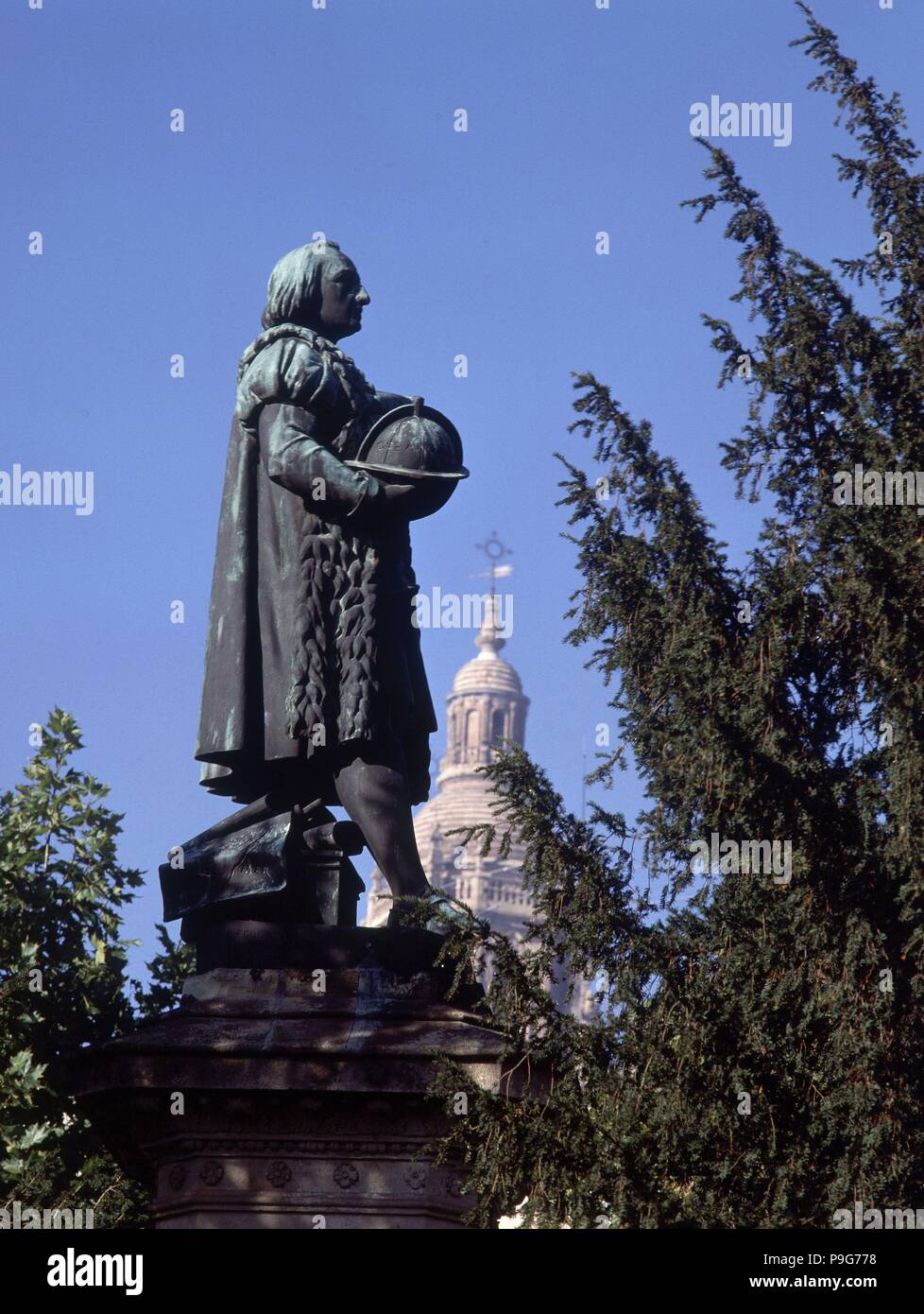 ESCULTURA DE CRISTOBAL COLON -. Location: EXTERIOR, SALAMANCA, SPAIN ...