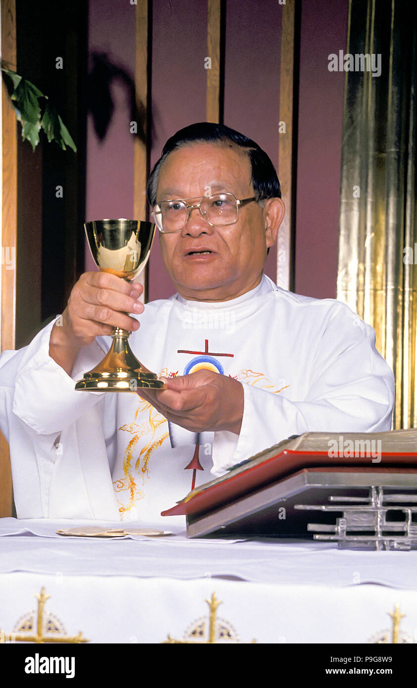 Catholic priest eucharist close up hi-res stock photography and images ...