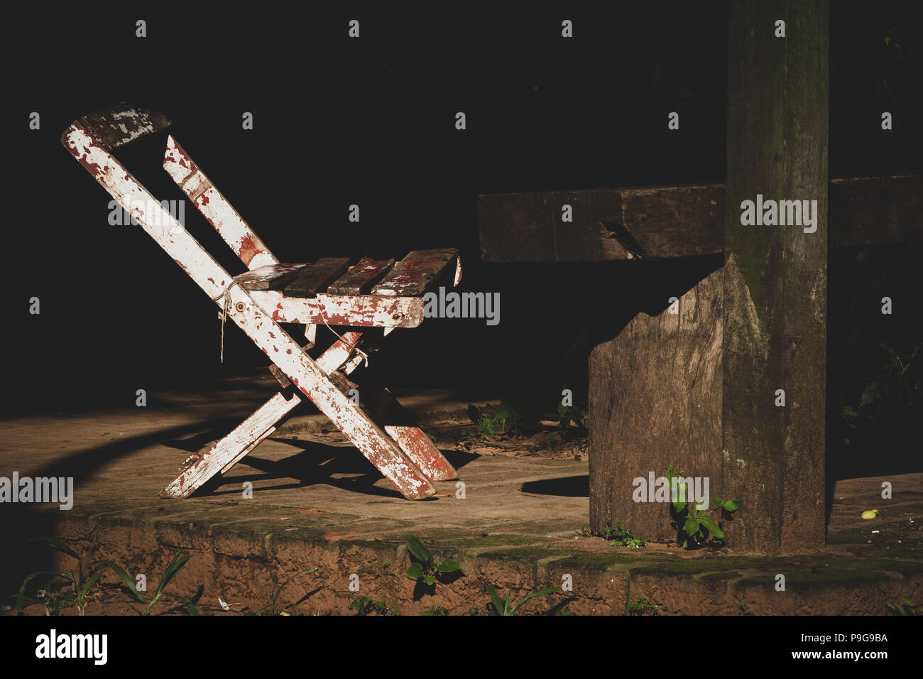 Rotten wooden chair and furniture hi-res stock photography and images ...